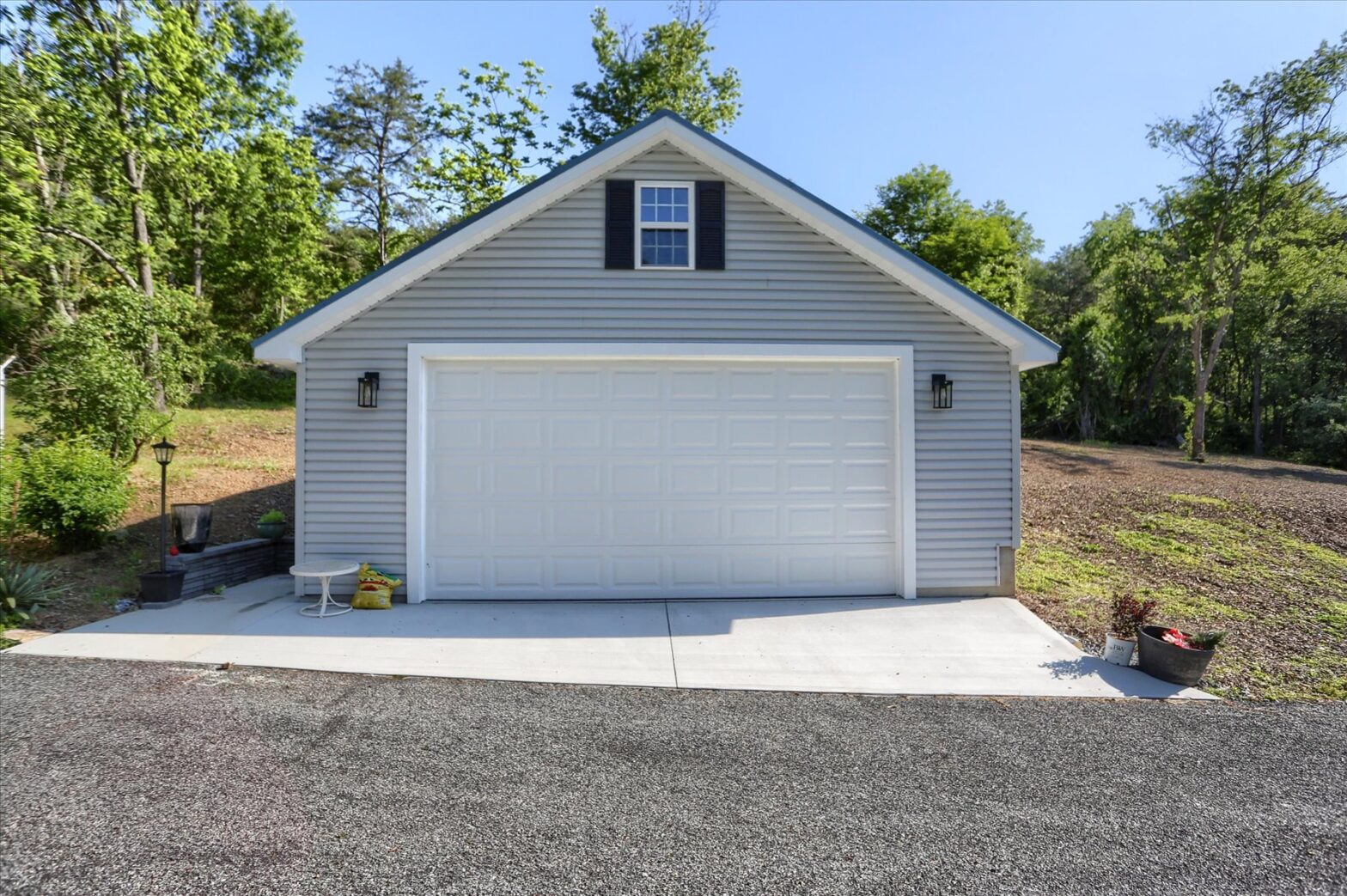 Custom Garages Delivered & Installed in a Single Day | Backyard Outdoor ...