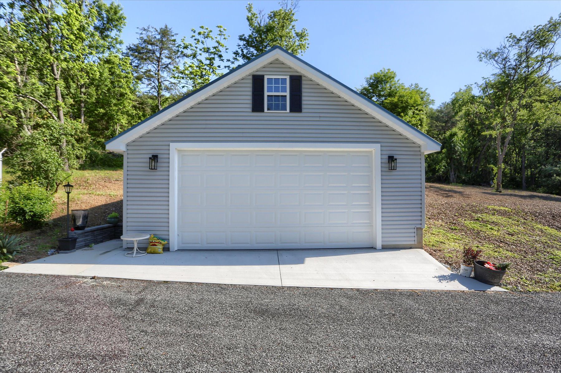 Custom Garages Delivered & Installed in a Single Day | Backyard Outdoor ...